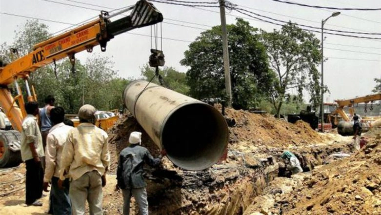 Odisha: Man Stuck in 30 Feet Deep Pipe Rescued After 6 Hours of Massive ...