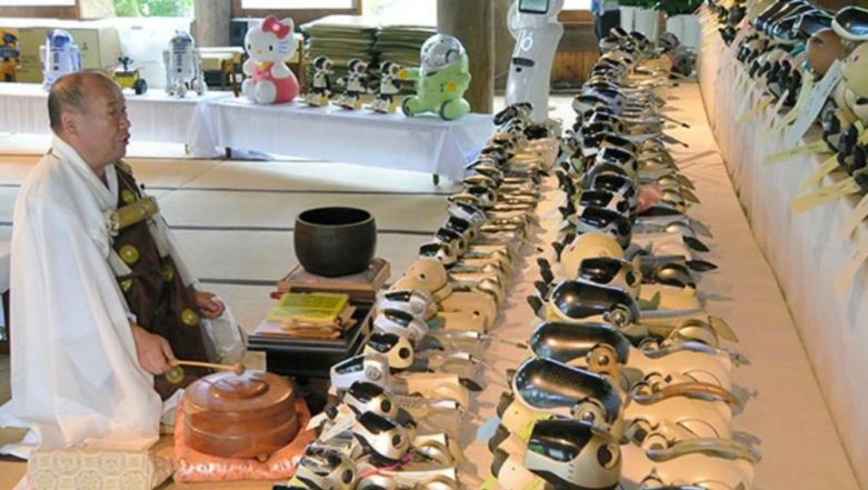 A Funeral For Robots? Japan's Historic Buddhist Temple Performs Last ...