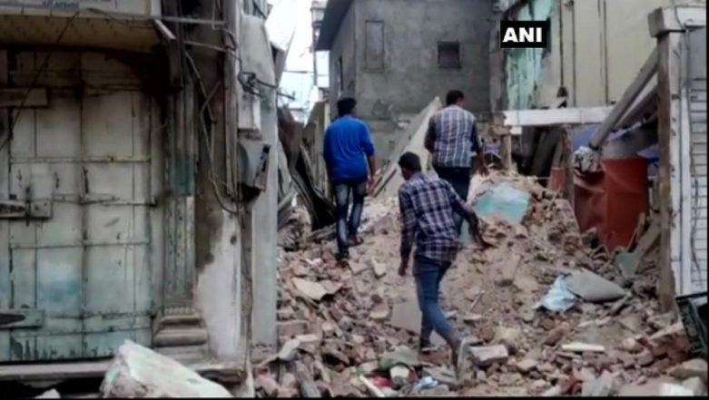 Gujarat: Three-storeyed Building Collapses in Vadodara; 1 Dead | 📰 LatestLY