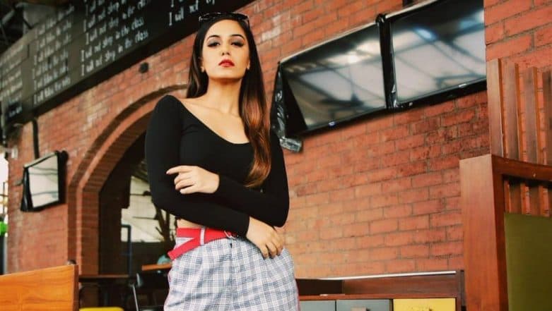 Bigg Boss 12 Contestant Srishty Rode Does A Sizzling Dance Performance With Rubina Dilaik On