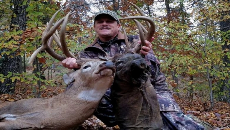 Two-Headed Deer With One Dead Head Found by a Hunter in Kentucky, View ...