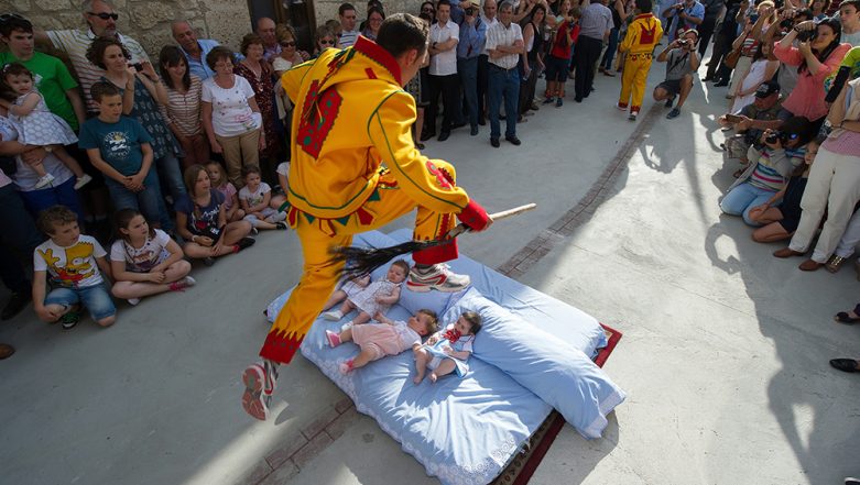 Baby Jumping Festival 'El Colacho' Takes Place in Spain, Men Dressed as ...