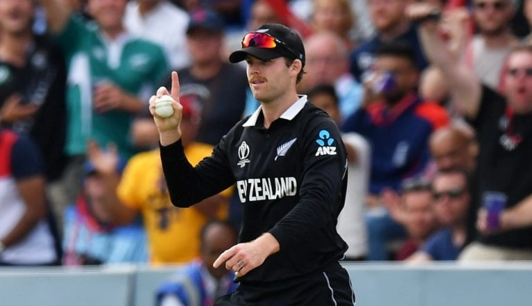 Lockie Ferguson Takes a Stunning Catch to Dismiss Eoin Morgan During NZ ...