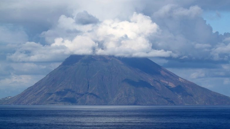 Italy’s Stromboli Volcano Eruption Caught on Camera, Watch Terrifying ...