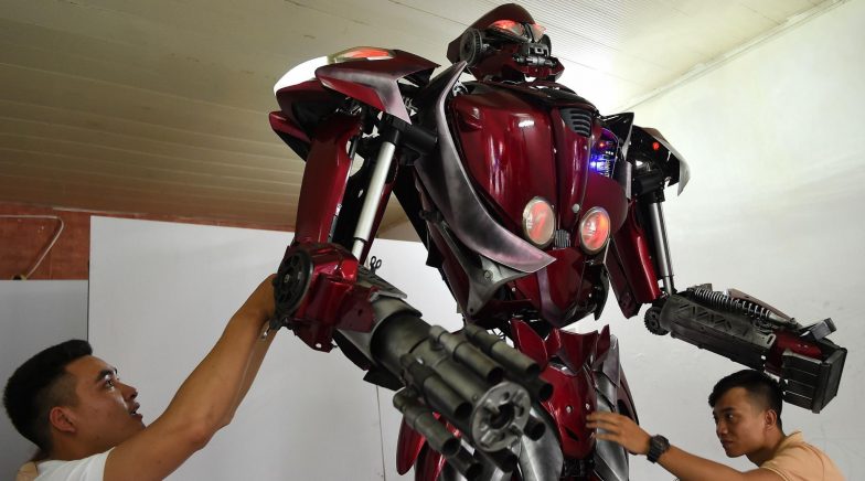 Vietnamese Roll Out Green Transformers-Inspired Robot and You Have to ...