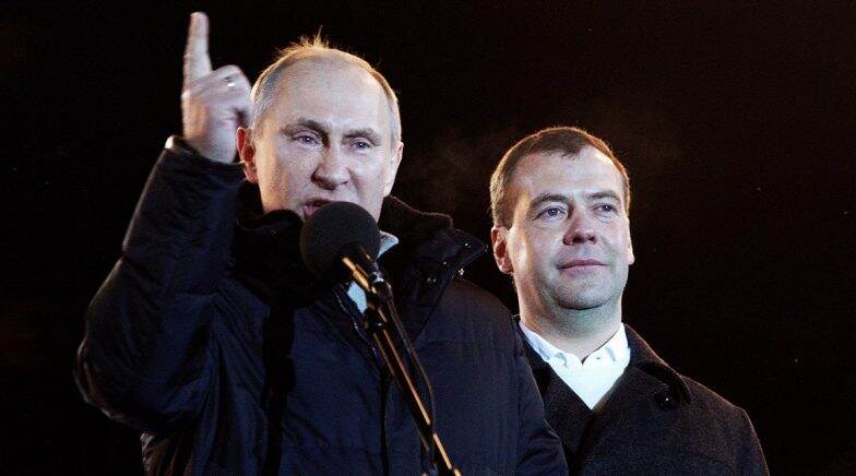 Russian Government Resigns Announces Pm Dmitry Medvedev After