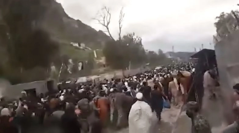 Over 20,000 Afghans Cross Pakistan's Torkham Border During the Last ...