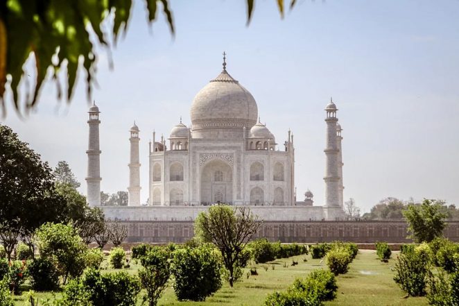 Taj Mahal Witness 76% Drop in Footfall of Tourists in 2020 Due to COVID ...