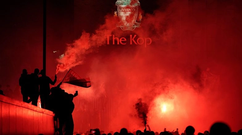 Liverpool Fans Gather Outside Anfield in Large Numbers to Celebrate EPL ...