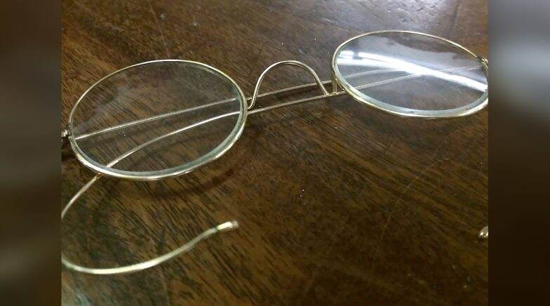 Mahatma Gandhis Iconic Glasses Left In Auction Houses Letterbox Sold For £260000 In Uk 👍