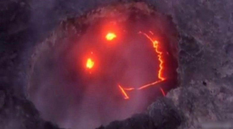 Smiling Volcano in 2020? Old Video of Hawaii's Kilauea Volcano Forming ...