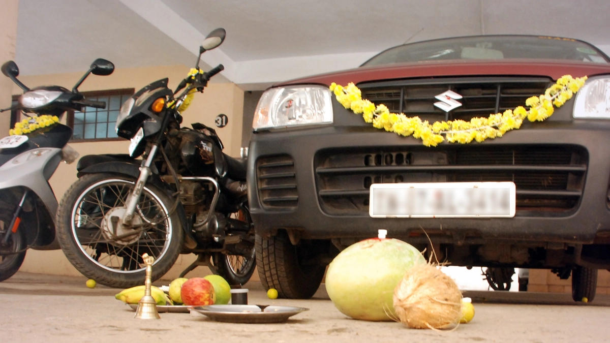 Dussehra 2020 Ayudha Puja Celebrations: Here's Why People Clean Cars ...