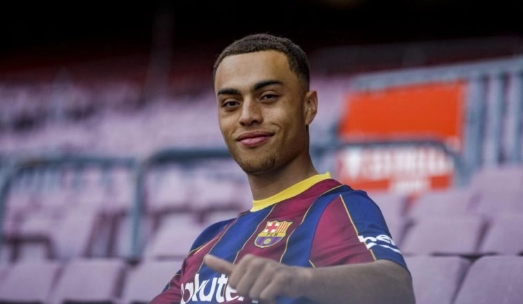 Barcelona Confirms Signing Sergino Dest, Share a Video to Reveal Big ...