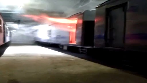 Mumbai Local Train Fire: Blaze Erupts in Power Coach of Air-Conditioned ...