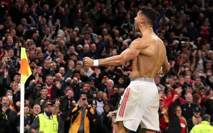 Cristiano Ronaldo Reacts After Winning EPL Player of the Month Award ...