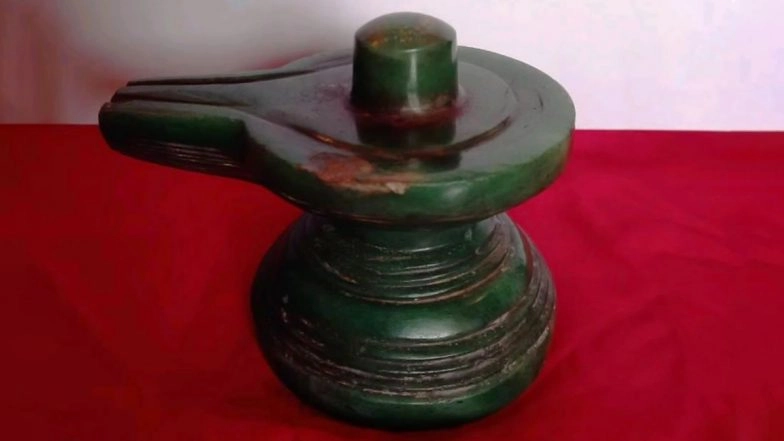 Emerald Shiva Lingam Claimed To Be Worth Rs 5 Crore Seized From Tamil ...