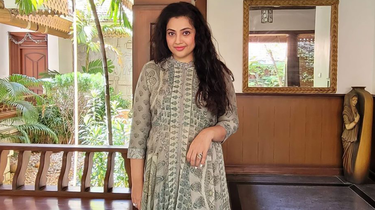 South News | Meena Sagar and Her Family Members Test Positive for COVID ...