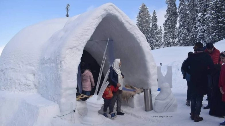 ‘World’s Largest’ Igloo Cafe in Jammu and Kashmir’s Gulmarg Opens for ...