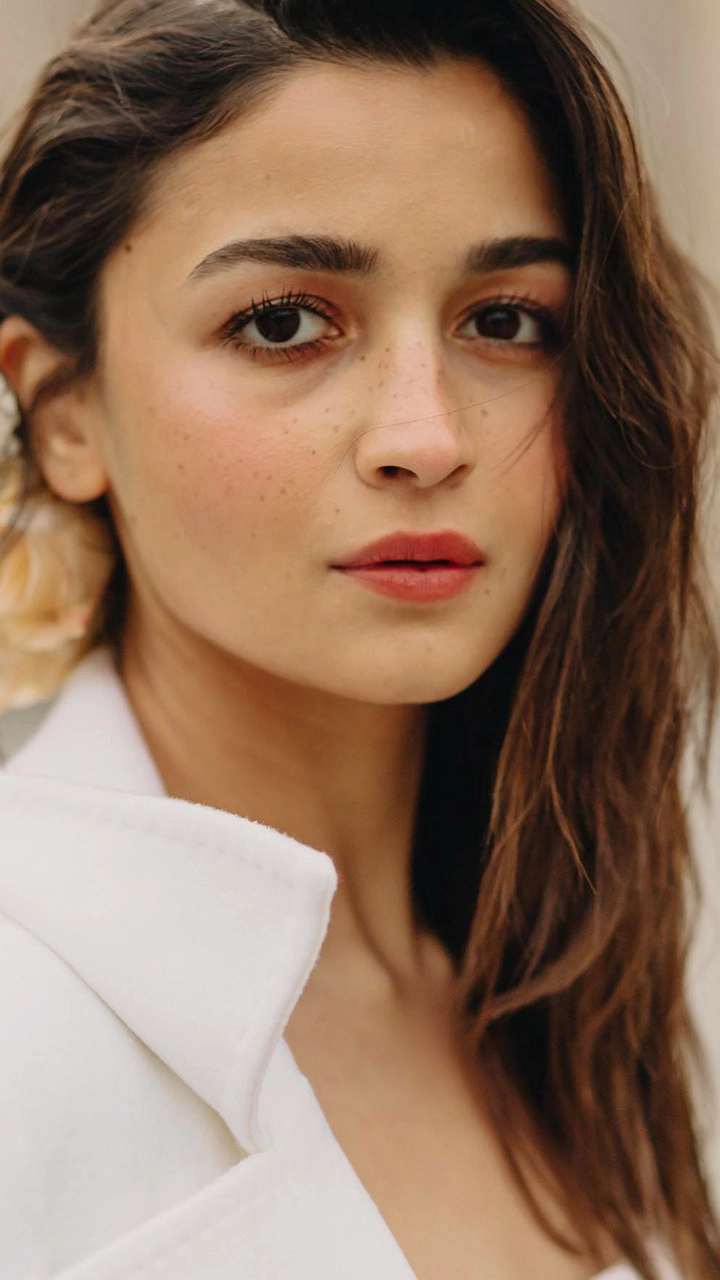 Alia Bhatt in Berlin! Gangubai Kathiawadi Actress Cuts a Stylish Figure ...