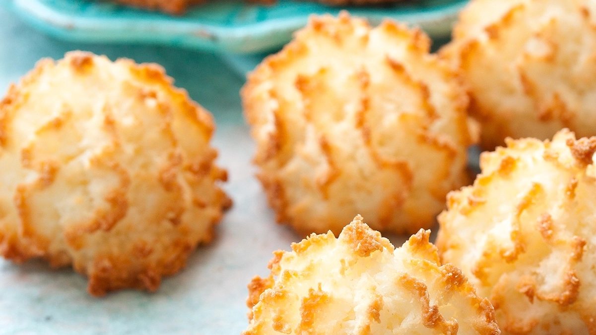 Food News | Perfect Recipe for a Crunchy Macaroon To Celebrate the ...
