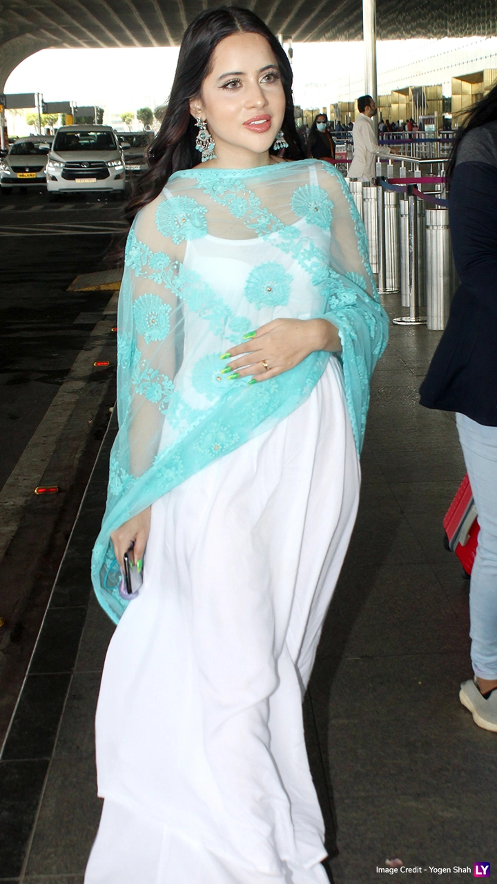Urfi Javed’s Airport Look in an Ethnic Ensemble Is Too Beautiful To Be ...