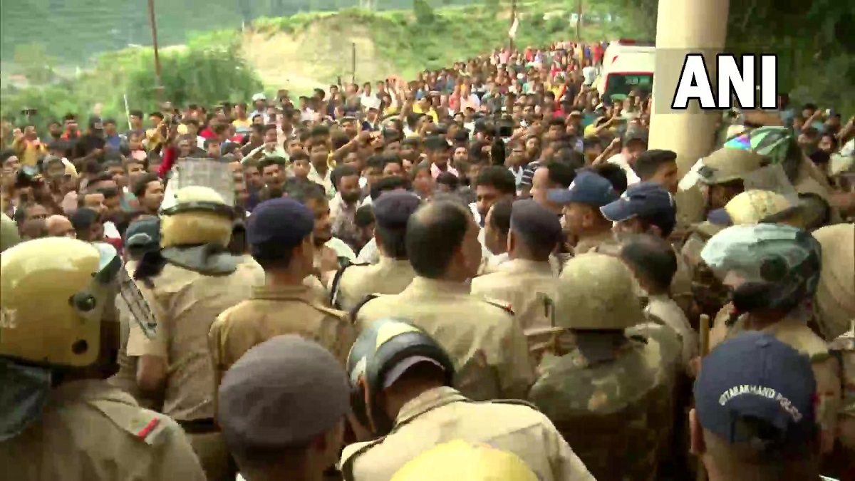 India News | Ankita Bhandari's Last Rites Held at NIT Ghat | 📰 LatestLY