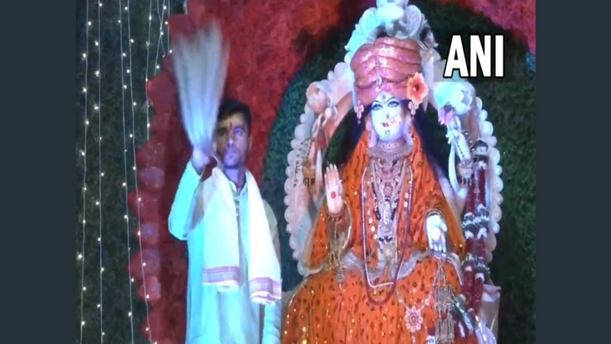Agency News | Devotees Participate in 'Maha Aarti' of Goddess Laxmi at ...