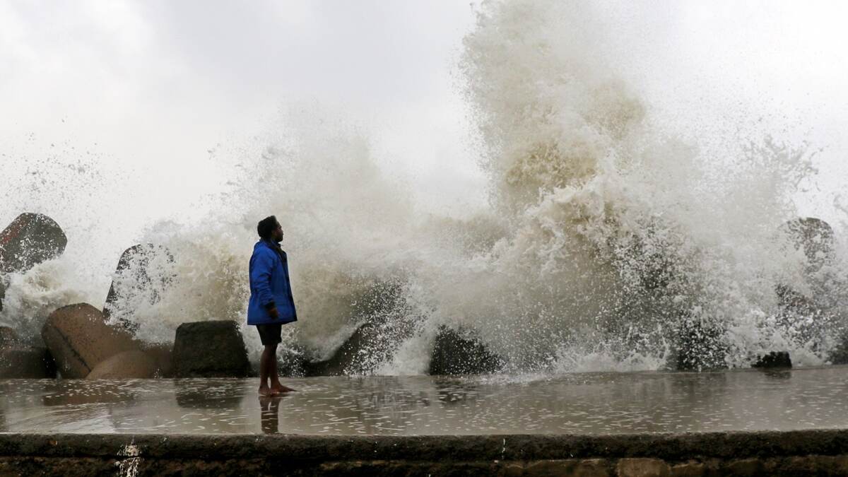 India News | Heavy Rain Lashes Tamil Nadu As Cyclone Mandous Touches ... India News | Heavy Rain Lashes Tamil Nadu As Cyclone Mandous Touches ...
