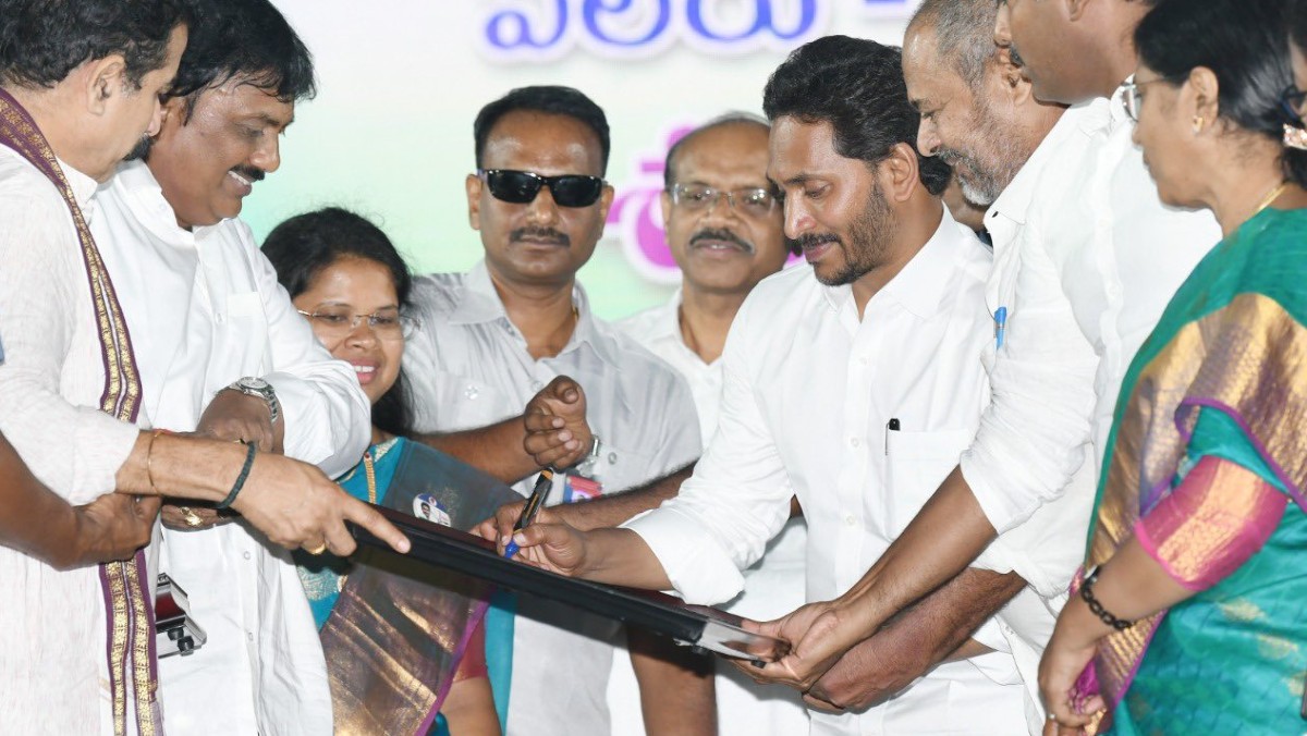Agency News | AP YS Jagan Mohan Reddy Lays Foundation Stone for Rs 986 ...