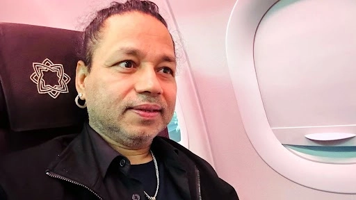 Kailash Kher attacked at Hampi Utsav, Youths Throw Bottle Over Demand ...