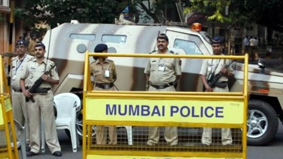 India News | Mumbai Police Ban Flying Activities Around Shivaji Park in ...