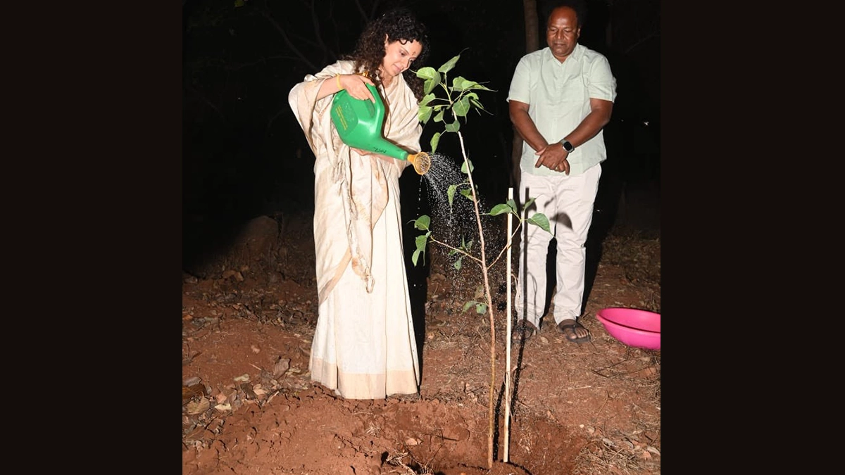Agency News | Kangana Takes Part in in Green India Challenge in ...