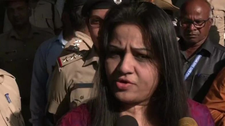 IAS vs IPS Fight: I Too Have a Photo of IPS Officer Roopa Moudgil, Says ...