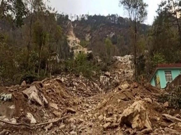 India News | Sikkim: Landslide in Gangtok's Sokpay, Dikchu-Rakdong Road ...