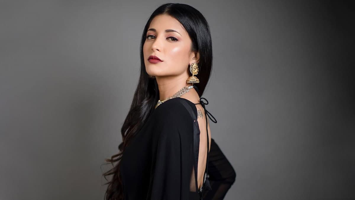 Shruti Hassan In Jewel One Ad