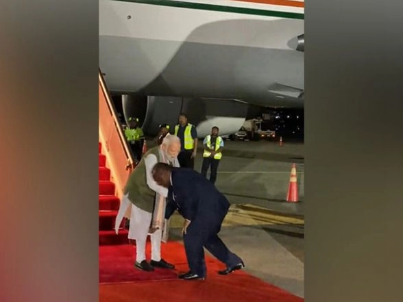 Papua New Guinea Prime Minister James Marape Touches PM Narendra Modi's ...