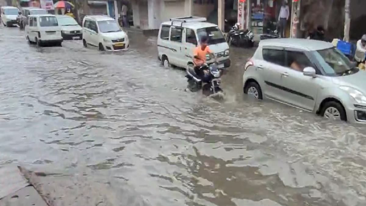 India News | DTC Headquarters at Indraprastha Flooded; Employees Wade ... India News | DTC Headquarters at Indraprastha Flooded; Employees Wade ...