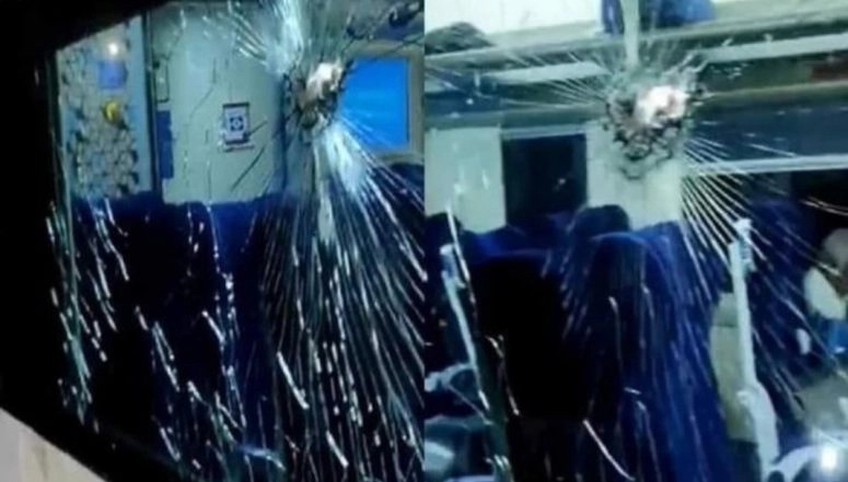 Vande Bharat Express Train in Kerala Pelted With Stones Between Thirunavaya and Tirur (Watch ...