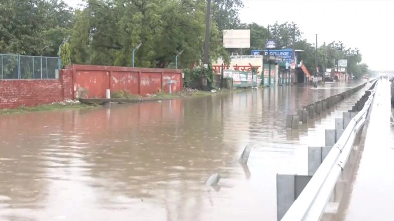 Haryana Rains: Incessant Rainfall Lashes Gurugram, Waterlogging Hits Vehicular Movement (Watch ...