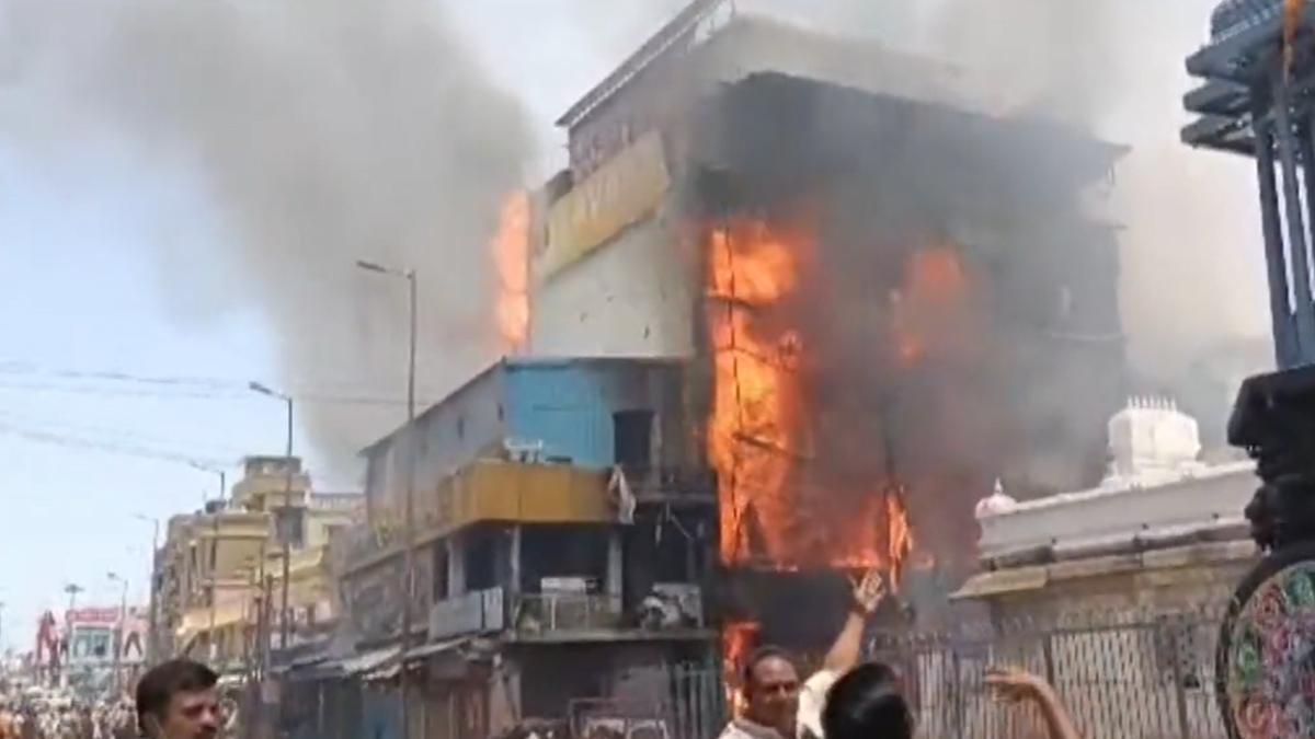 India News | Fire Breaks Out Near Govindaraja Swamy Temple in Tirupati ...