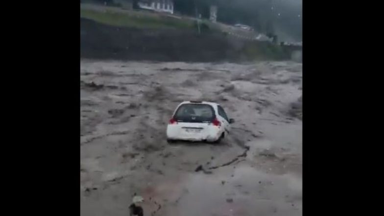 Himachal Pradesh Rains: Water Level Rises in Beas River, Landslide Due ...