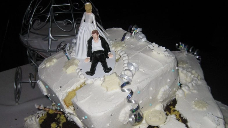 Bride Walks Out of Marriage After Groom Smashes Wedding Cake on Her ...