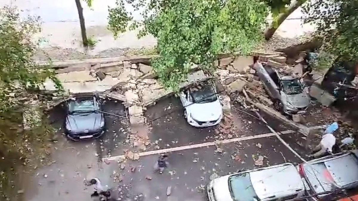 Agency News | Several Cars Damaged After School Wall Collapses in Delhi ...