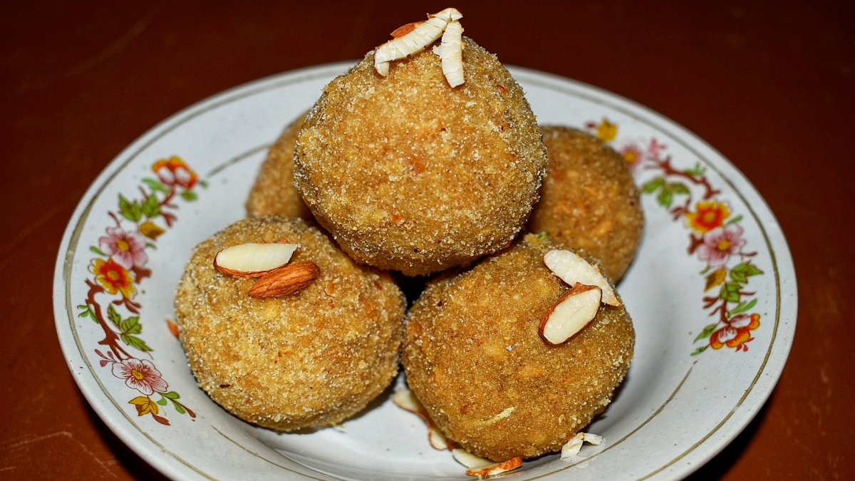 Food News | Watch Recipe Video of Churma Ladoo as Prasad For ...