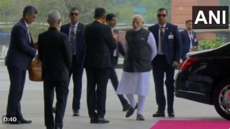 G20 Summit 2023: PM Narendra Modi Arrives at Bharat Mandapam, Set to ...