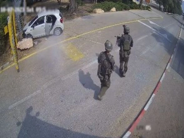 World News | IDF Shares Footage of Soldiers Chasing, Killing Hamas ...