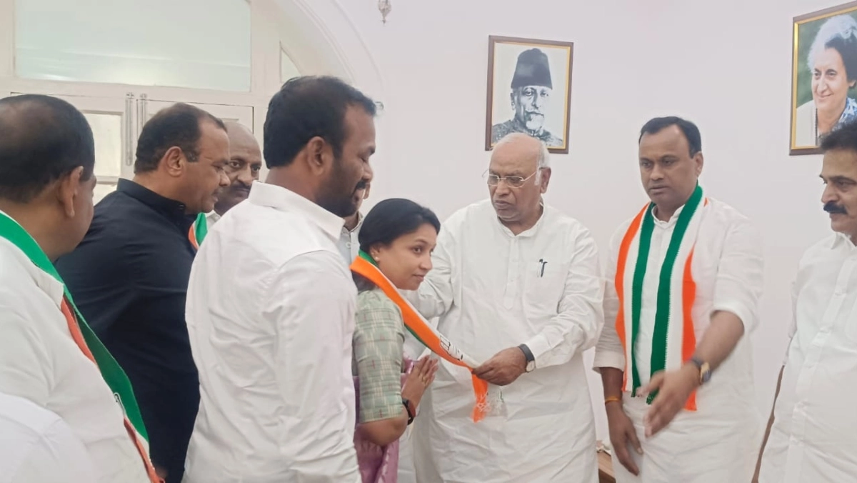 Agency News | Raj Gopal Reddy Returns to Congress After Quitting BJP ...