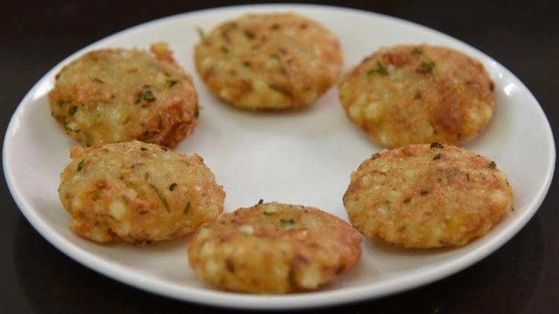 Navratri 2023 Vrat Food Guide: From Sabudana Vada to Kuttu Ki Poori ...
