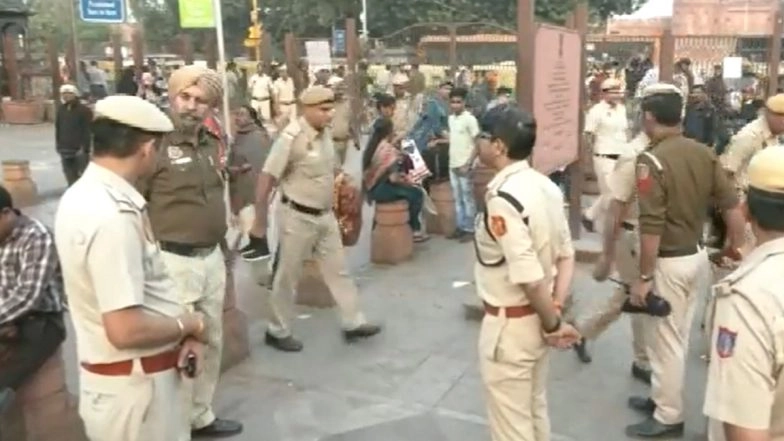 Diwali 2023: Delhi Police Conducts Patrolling in Chandni Chowk Market ...