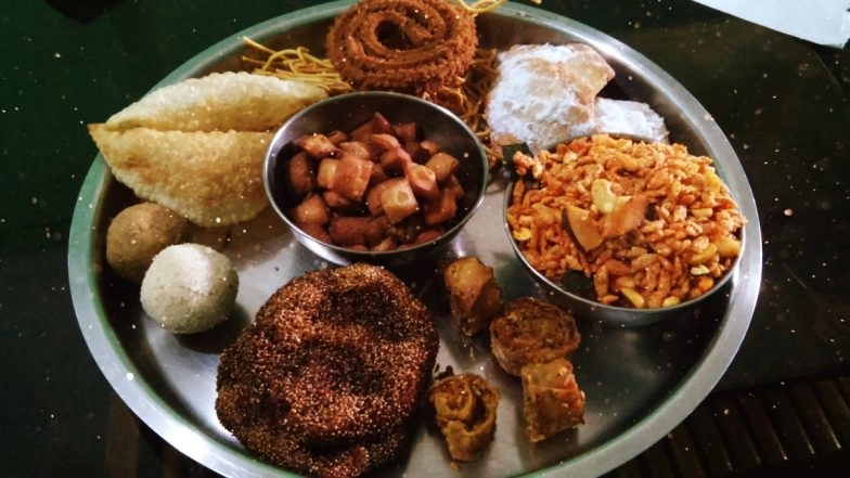 Diwali 2023 Faral Items: From Chakli to Shankarpali, Try These Mouth ...